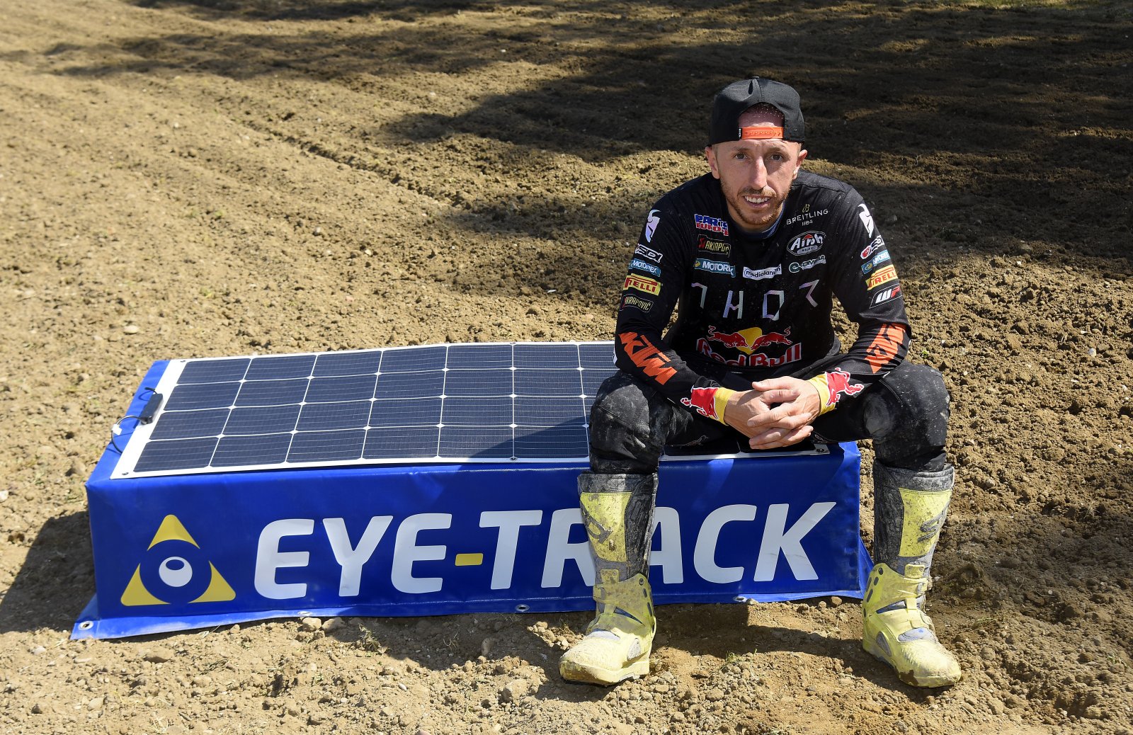 EYE-TRACK safety system: electronic eye for tracks